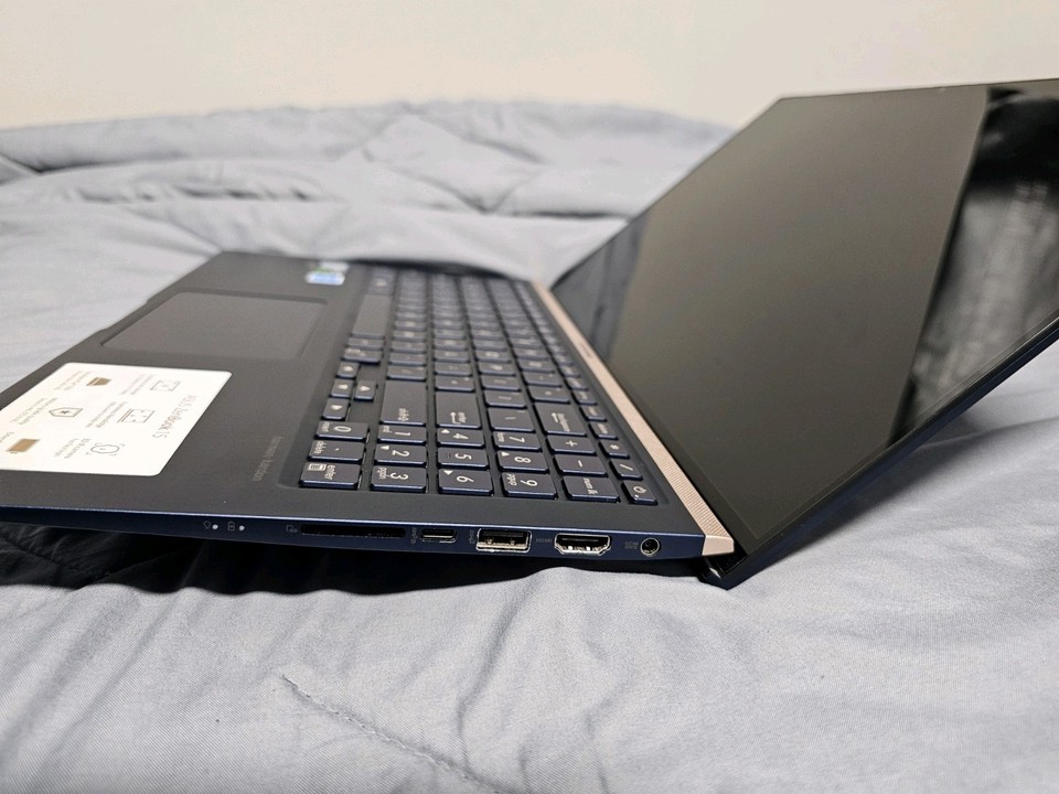 ASUS ZenBook UX533FD 15.6" Intel Core i7-8565U Processor 16GB RAM 512GB ...