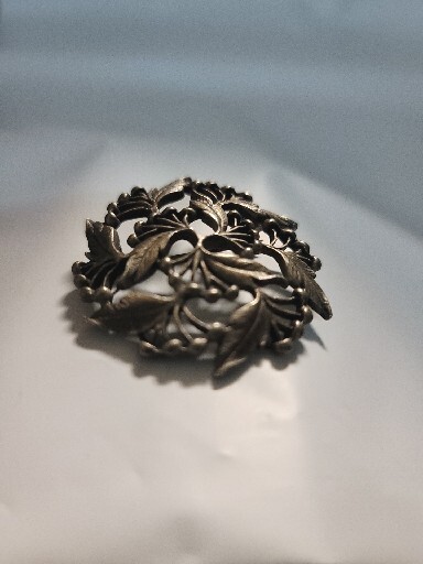 Vintage 1973 Amway 2" Round Leaves & Holly Berries Pewter Brooch Pin | eBay