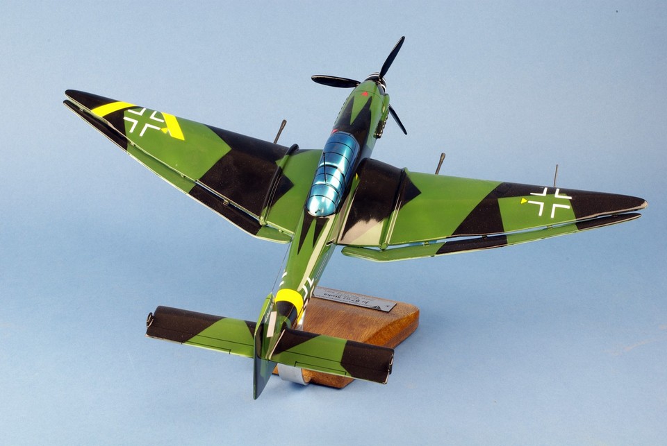 German Junkers Ju.87 G2 Stuka Hans-Ulrich Rudel Desk WW2 Model 1/32 AV ...