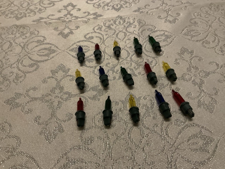 15 X REPLACEMENT CHRISTMAS TREE LIGHT BULBS. 2.5V 0.25W PUSH FIT ...