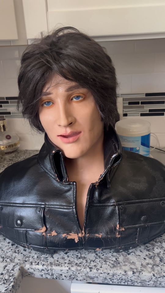 WowWee Alive ELVIS Presley Lifesize Robot Singing Talking Animatronic ...
