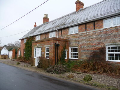 Photo 6x4 Shipton Bellinger - Parsons Farm House A large brick and ...