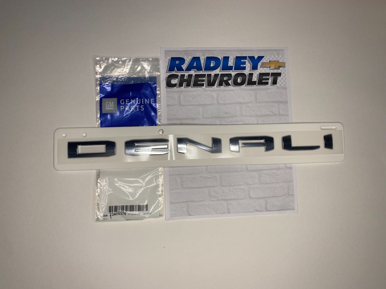 NEW GM OEM DENALI TAILGATE EMBLEM GMC 23400376 | eBay