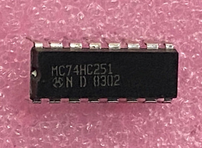 Motorola MC74HC251 data selector/multiplexer 3-state outputs date code ...