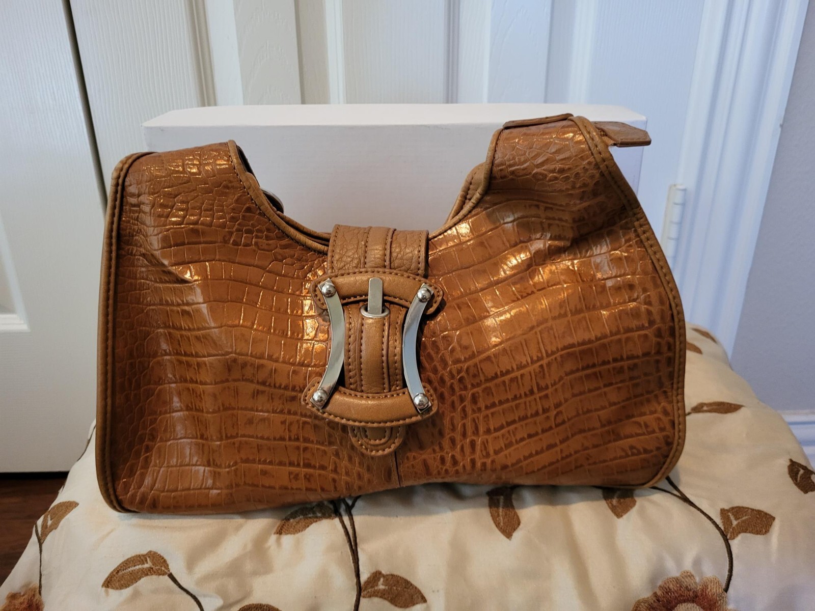 Brown Michael Rome Leather Designer Bag, it's a beautiful elegant ...