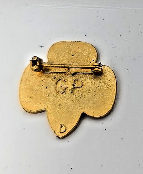 VINTAGE ORIGINAL GIRL SCOUTS OF AMERICA GOLD TONE BADGE PIN ANTIQUE ...