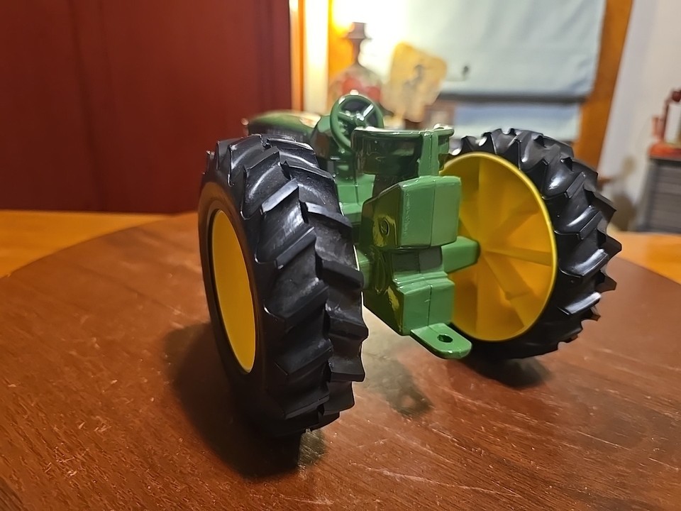 Vintage 1/16 Scale Ertl - Early Scale Models - Green Row Crop Tractor ...