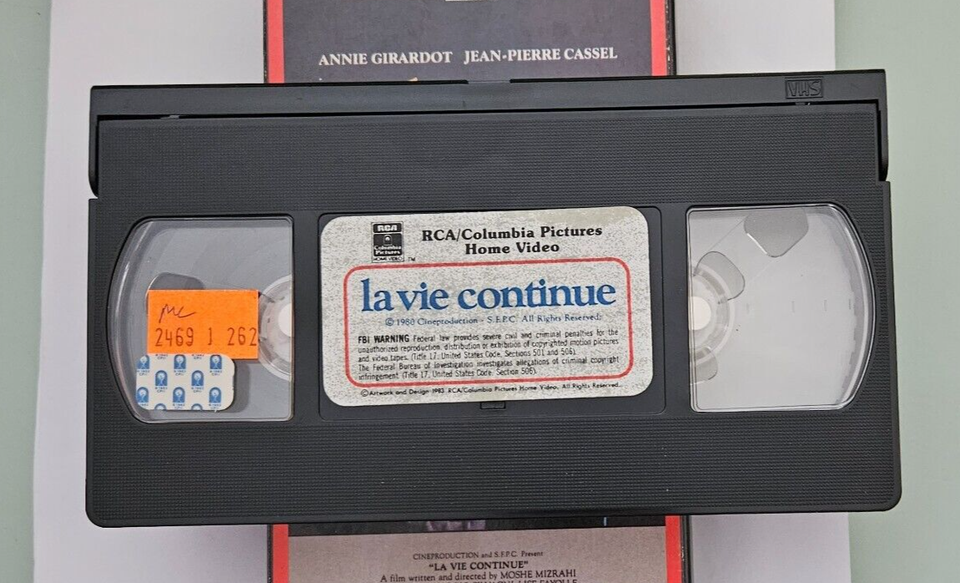 annie girardot LA VIE CONTINUE jean pierre cassel VHS VIDEOTAPE not dvd ...