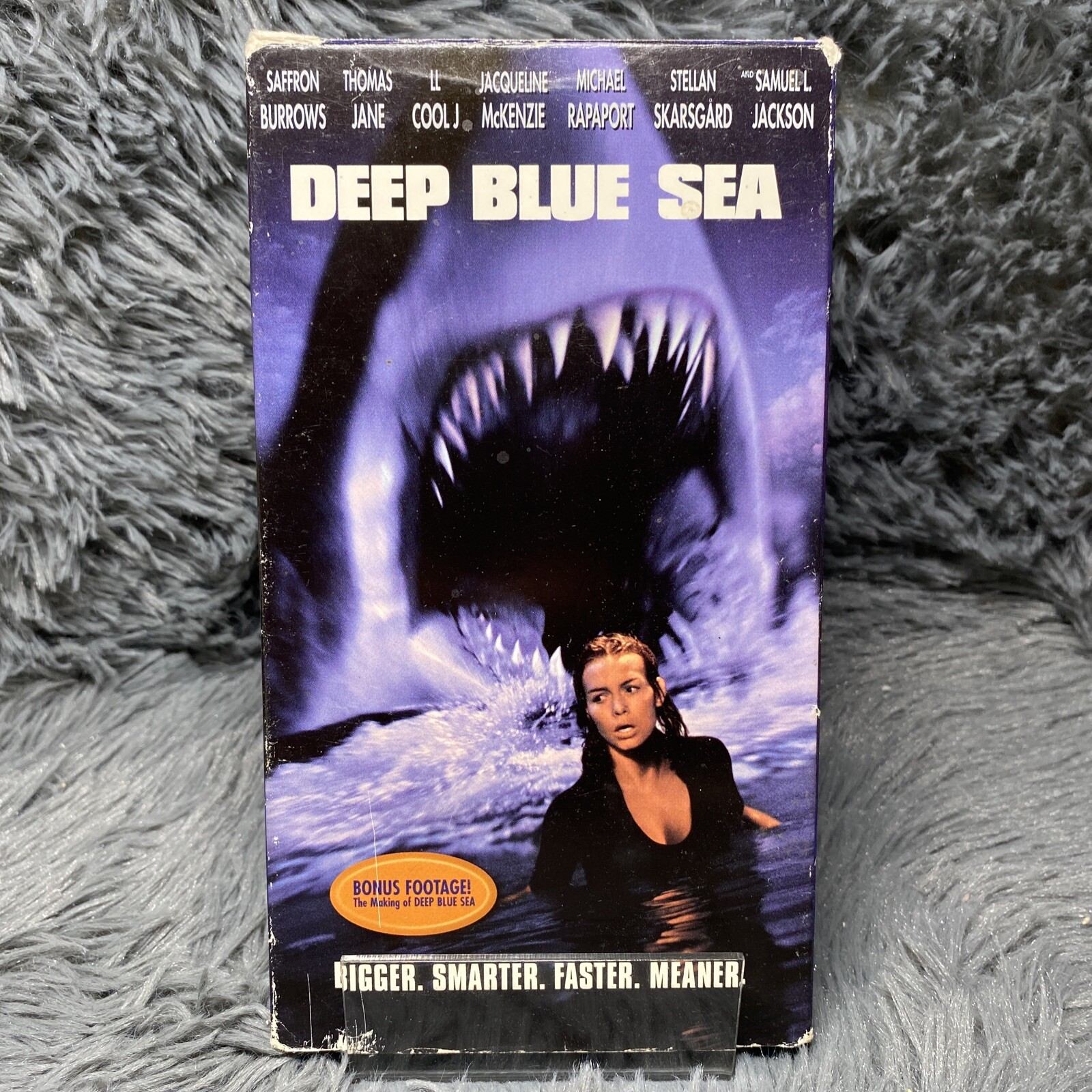 Deep Blue Sea VHS 2000 Video Saffron Burrows Thomas Jane LL Cool J ...
