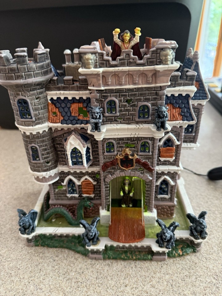 Lemax Spooky Town Castle On Spooky Hill Lighted House in Box 25661A | eBay