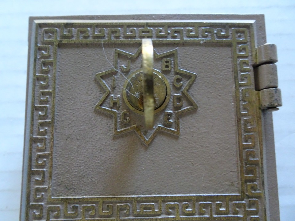 United States Post Office Box Door with Key Lock (5 inches by 3 3/4 ...