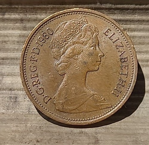 D.G.REG.F.D. 1980 New Pence 2 Queen Elizabeth II coin GOOD Copper Tone ...