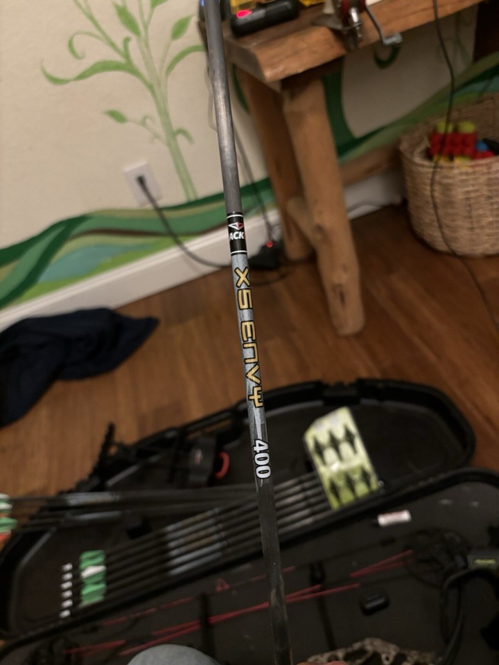 Blackout Faze Compound Bow / DL:28 SL:52 7/8 PW:60 BCL:30 7/8. Right ...