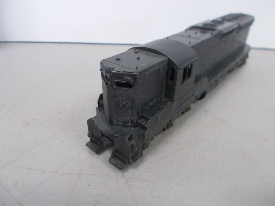 ATHEARN ~ UNDECORATED SD-9 POWERED LOCOMOTIVE ~READ LISTING~ HO SCALE ...