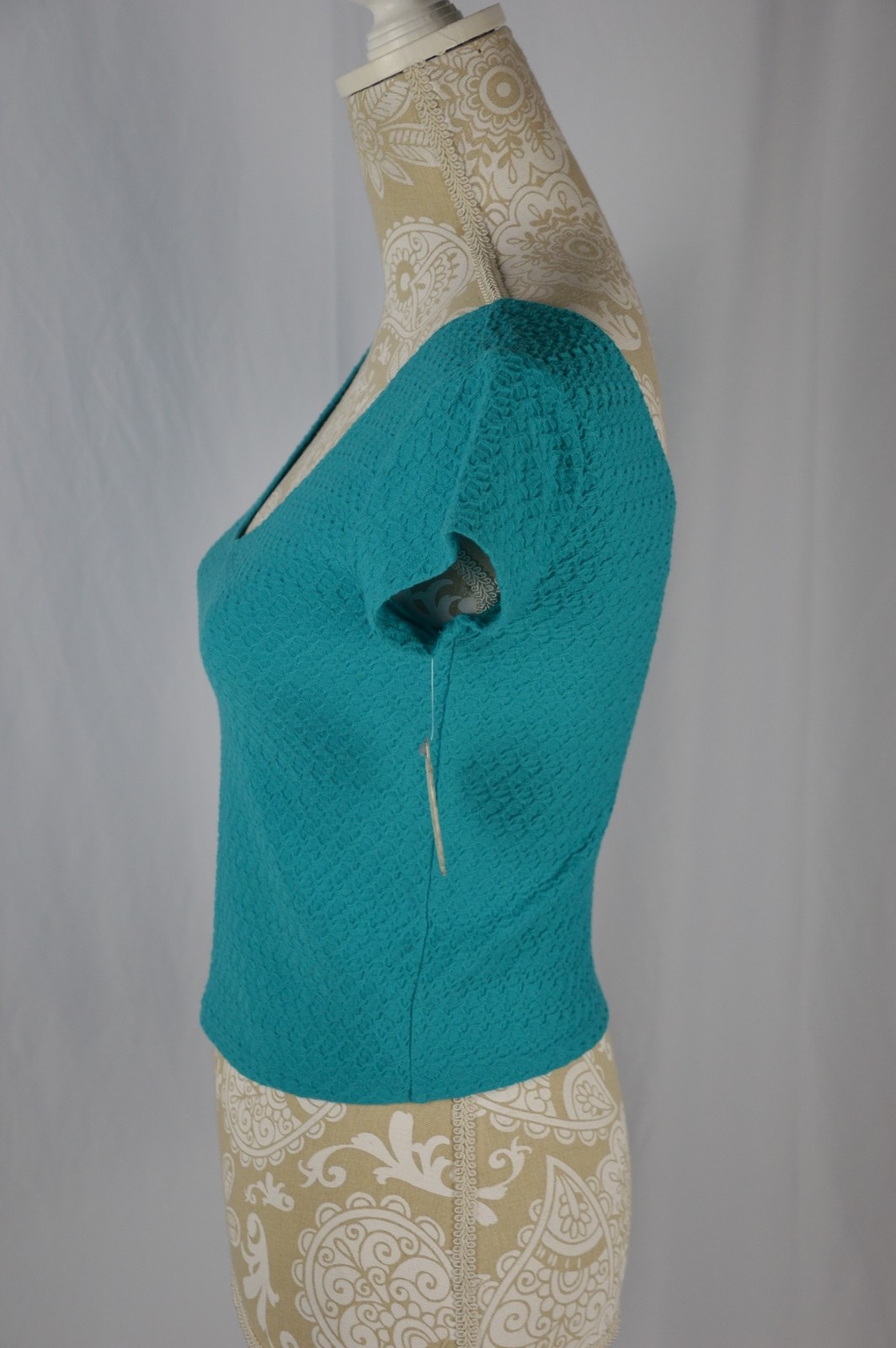 SO Womens Medium Teal Blue Short Sleeve V-Neck & Back Crop Top Textured ...