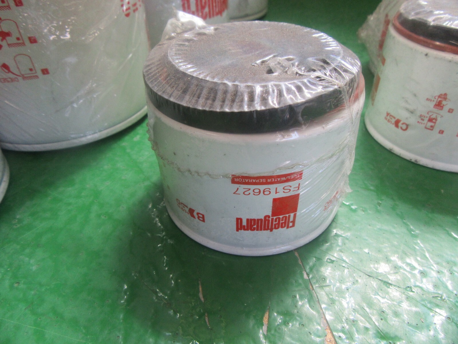 ASHOK F8835100 - Fuel filter cross reference