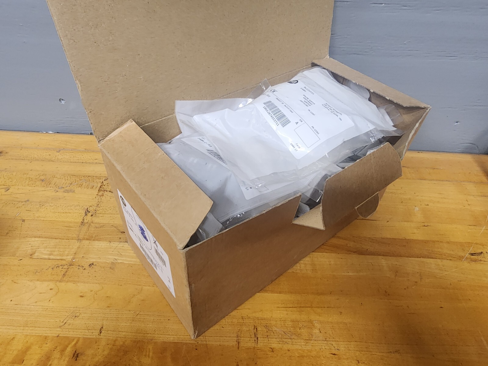 Allen-Bradley Spacing Adapter, 140M-C-TE1 Ser A (Box of 20) | eBay