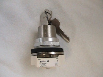 1 NEW ALLEN BRADLEY 3 POSITION KEYLOCK SELECTOR SWITCH 800T-J42 DO18 ...