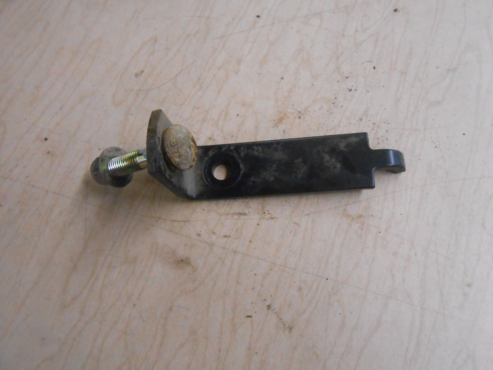 M141682 JOHN DEERE SST16 Lawn Mower transmission support T87 | eBay