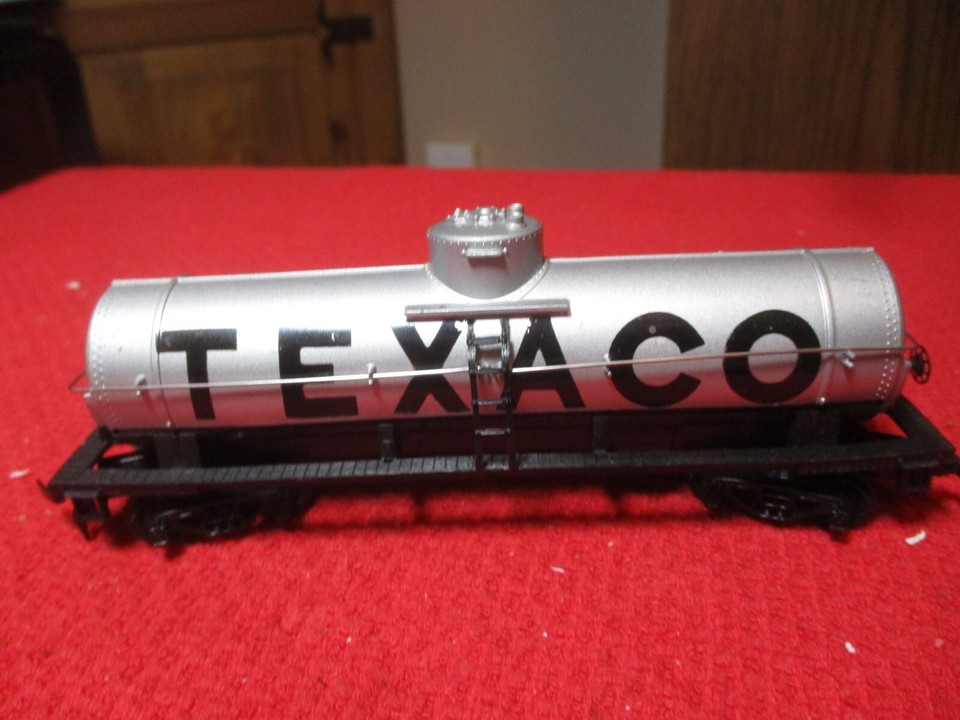 HO Scale Texaco Single Dome Tank Car Texaco Silver Freight Train ...
