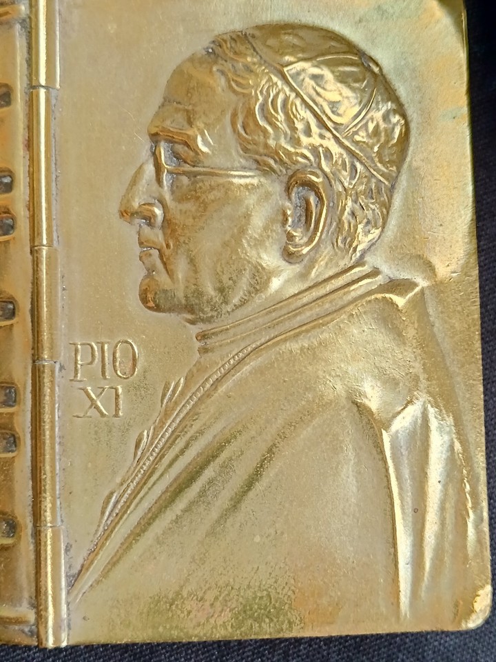 Rosary Box opf Pope PIUS XI, 1922. Brass, Alpaca. 61x43mm. Highly ...