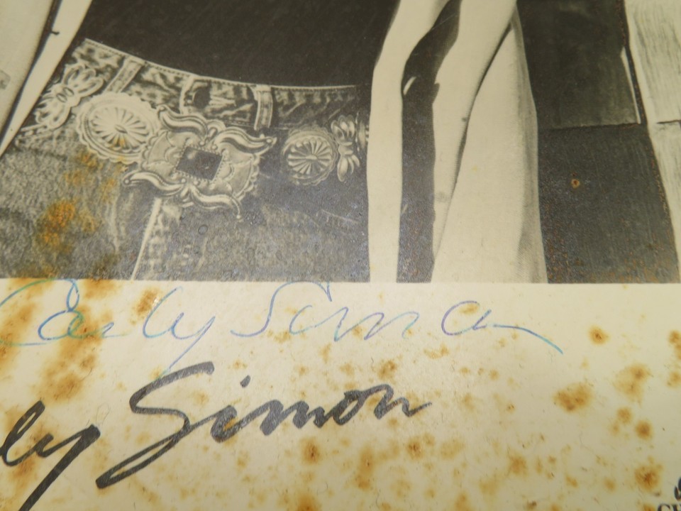 CARLY SIMON - AUTOGRAPHED INSCRIBED PHOTOGRAPH ARISTA PHOTO FOXING ON ...