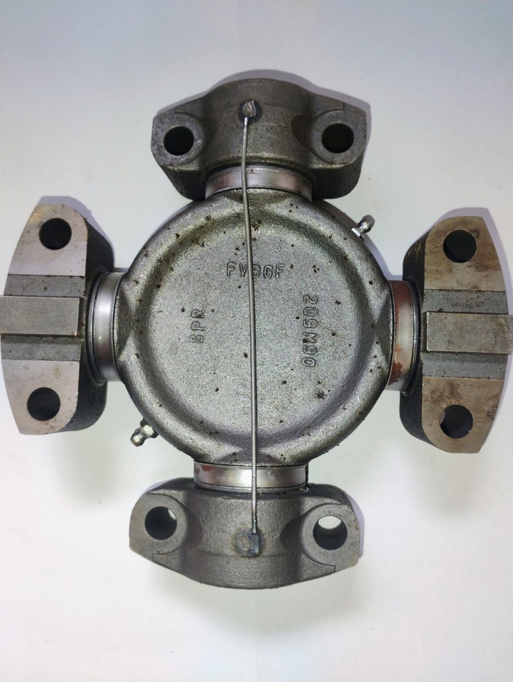 Volvo 11701338 Universal Joint/Spider Compatible For Volvo Apps ...