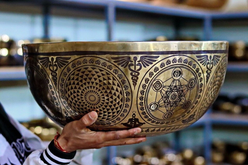 13 inch feet carved singing bowls - Flower of life geometry - healing ...
