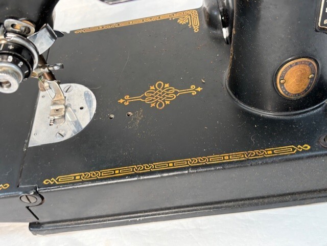 1951 SINGER 221-1 FEATHERWEIGHT SEWING MACHINE SERIAL AK076589 Clean | eBay