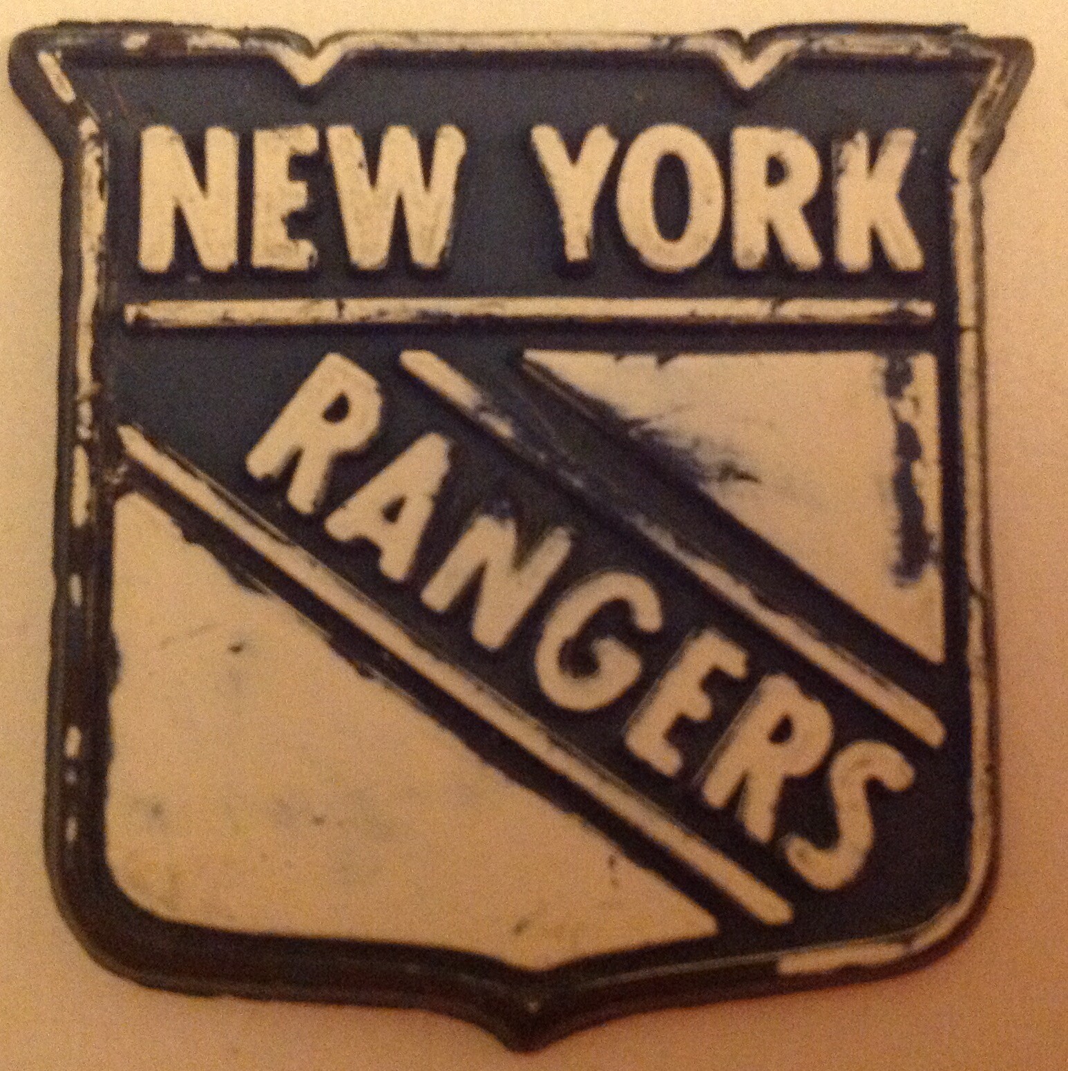 NEW YORK RANGERS VINTAGE NHL 1970'S HOCKEY STANDING BOARD MAGNET LOGO ...