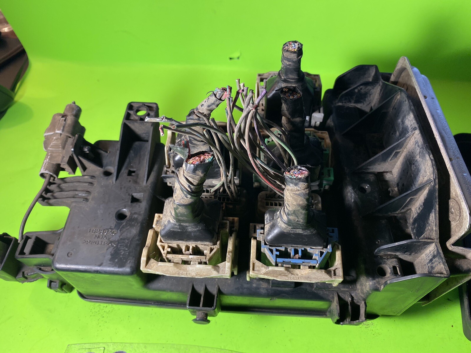 2002-2003 DODGE RAM IPM Integrated Power Distribution Module Fuse Box ...