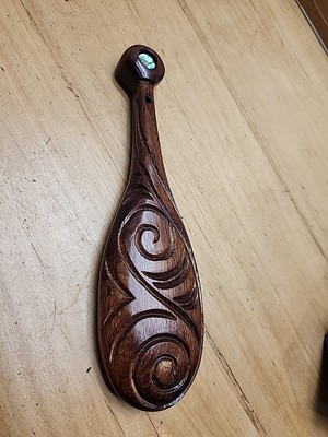 VINTAGE MAORI TIKI HANDCARVED WOODEN PATU CLUB NEW ZEALAND TRIBAL PAUA ...