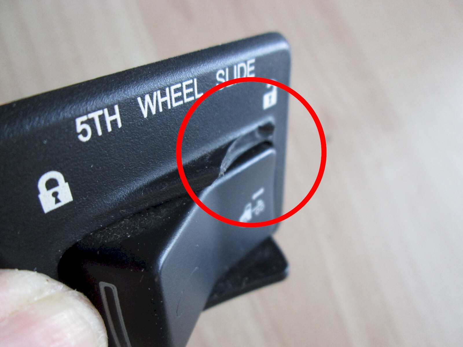 Peterbilt 579 Eaton P27-1176-055 5th Wheel Slide Switch (Minor Damage ...