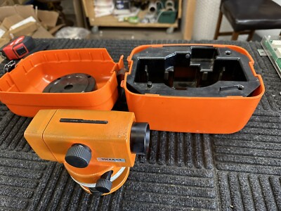 Levels & Surveying Equipment - Wild Level