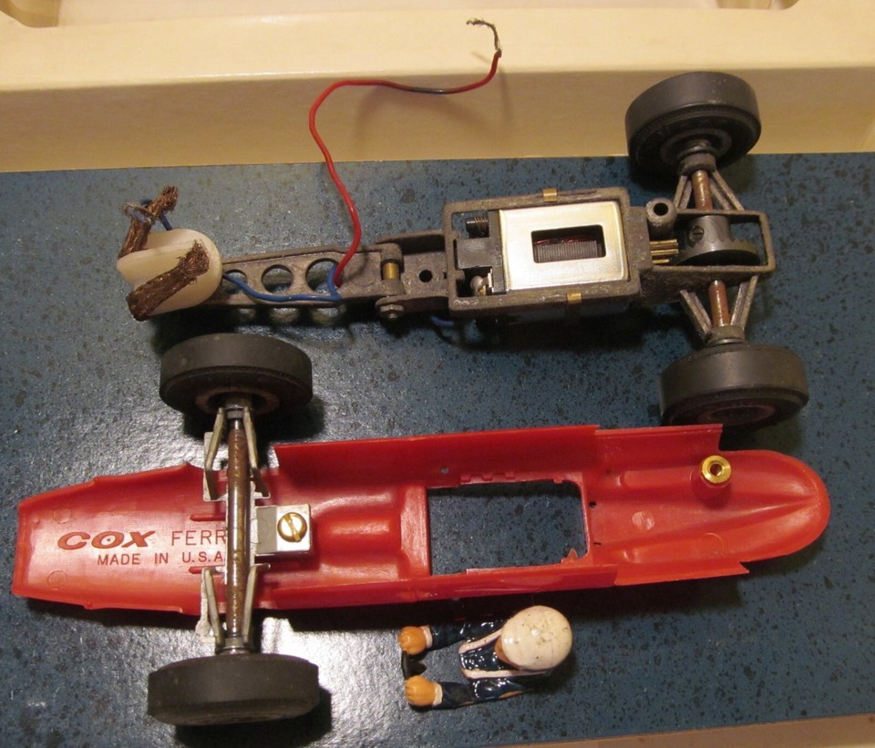 Cox 1/24 Ferrari F1 Slot Car w/ Extra Body, Chassis, and Model Kit Box ...