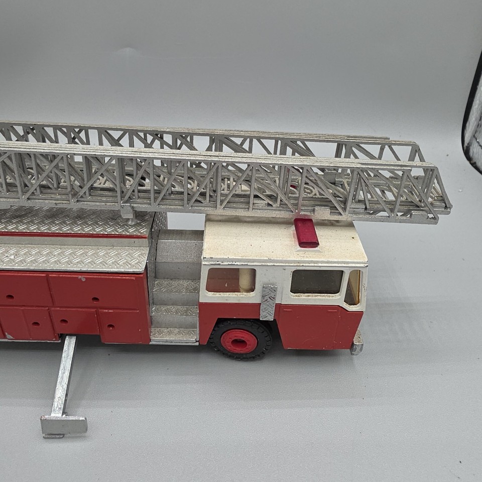 Conrad Diecast 5502 E-One Aerial Ladder Fire Engine #8 1:50 Scale Loose ...