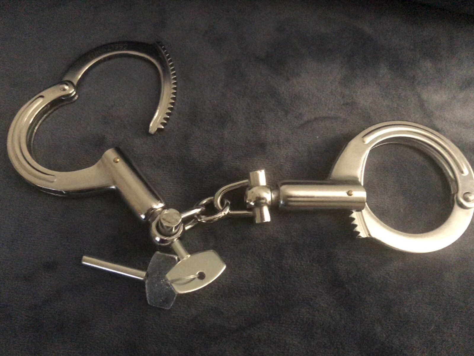 Vintage Design Heavy Duty Handcuffs 2 Keys w/ Unique Concealed Locking ...
