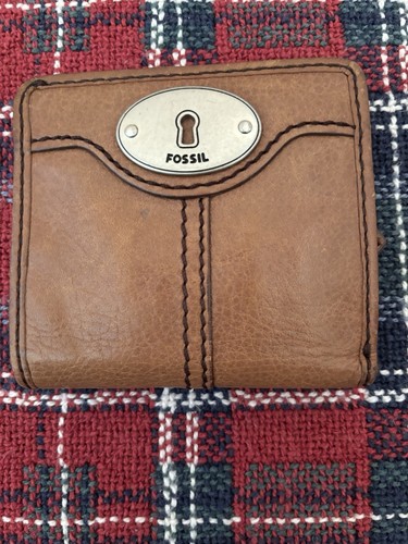 Fossil Keyhole Bifold Wallet Brown | eBay