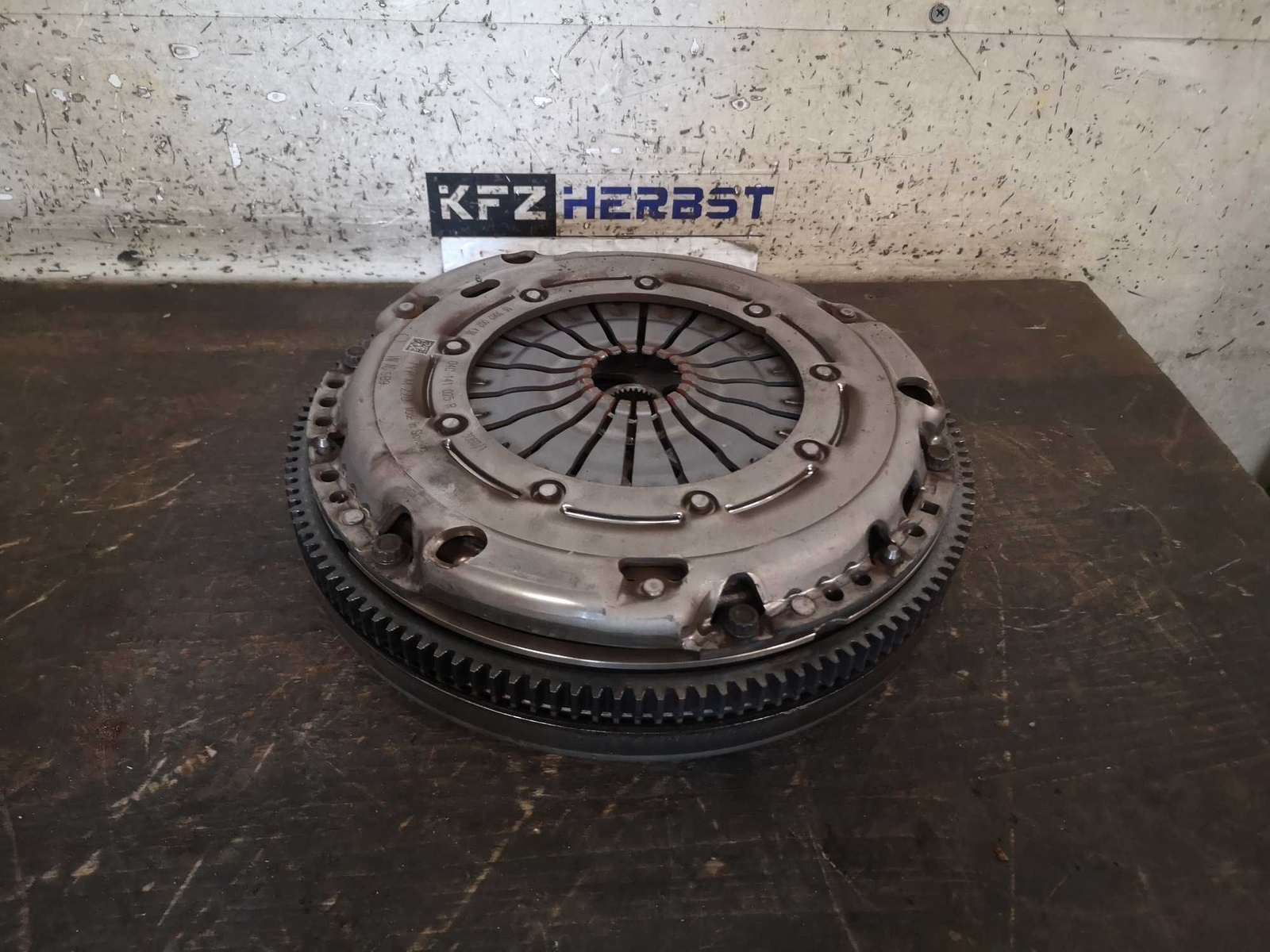 VW Golf VII 7 AU Schwungscheibe Zweimassenschwungrad 04C105266E 1.0TSi ...