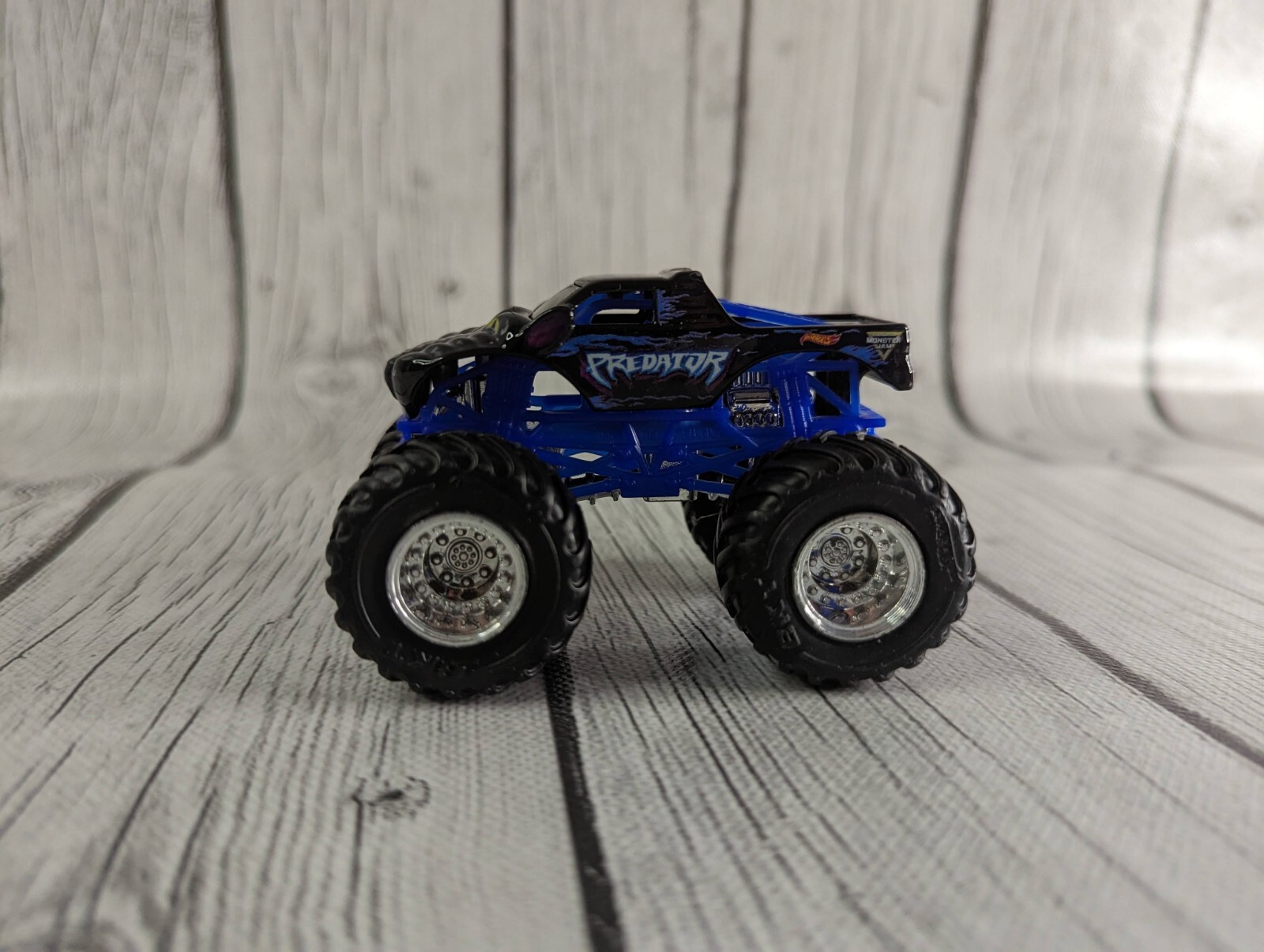 Hot Wheels Monster Jam PREDATOR Monster Truck 1:64 Mattel | eBay