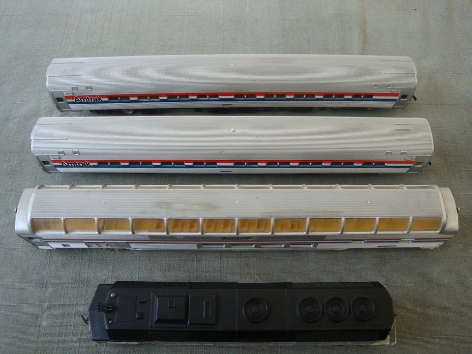 HO SCALE BACHMANN SPECTRUM AMTRAK TRAIN SET F40PH LOCOMOTIVE & 3 COACH ...