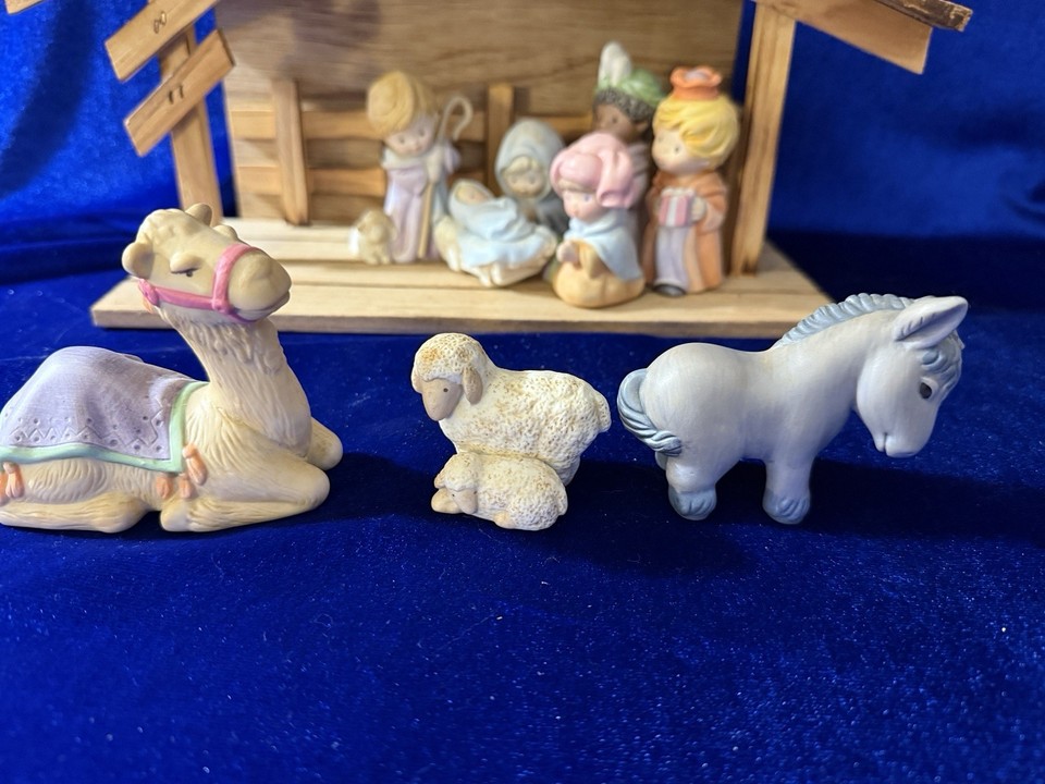 Vintage 1986 Avon 14 pcs Heavenly Blessings Nativity Collection Musical ...