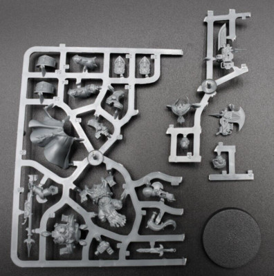 Warhammer 40k Adeptus Custodes Allarus Custodian in Terminator Armour ...