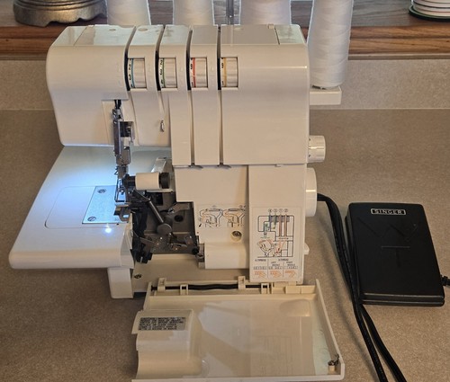 SINGER ULTRALOCK SERGER 14SH654 with 34 Spools DIFFERENTIAL FEED | eBay
