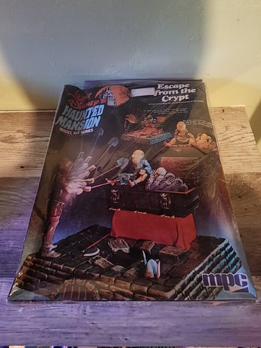 Vtg MPC WALT DISNEY HAUNTED MANSION Model Kit ESCAPE FROM THE CRYPT ...