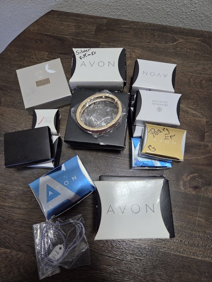 20 Pieces Of VINTAGE AVON JEWELRY IN The Original Boxes | eBay