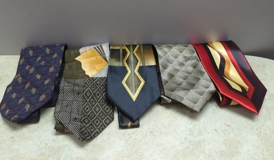 Lot Of 5 Mens Ties Mixed Novelty Neckties Graphic Designs Textiles Red ...