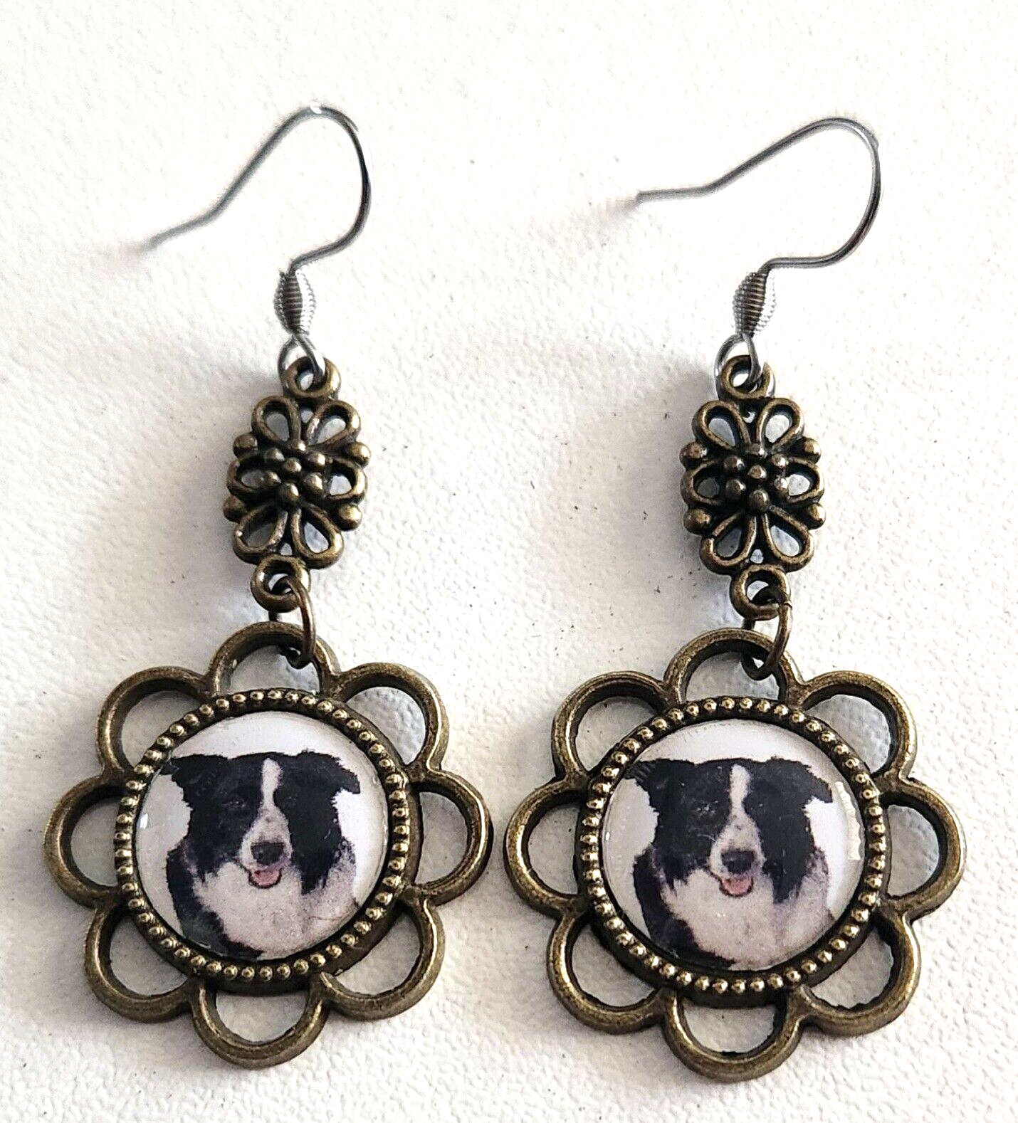 *ANTIQUE BRONZE FLOWER & BORDER COLLIE DOG FLOWER PENDANT EARRINGS ...
