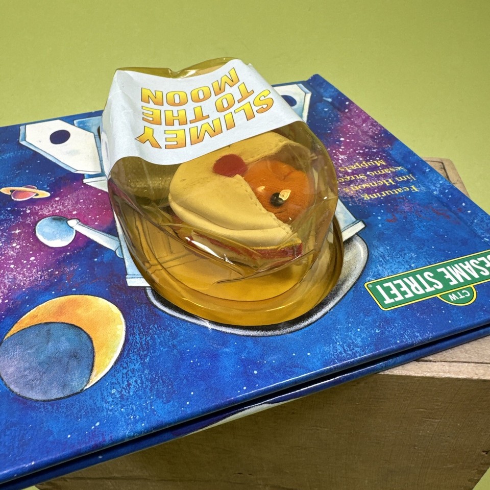 VTG Muppets Sesame Street Slimey to the Moon Book & Puppet Astronaut ...