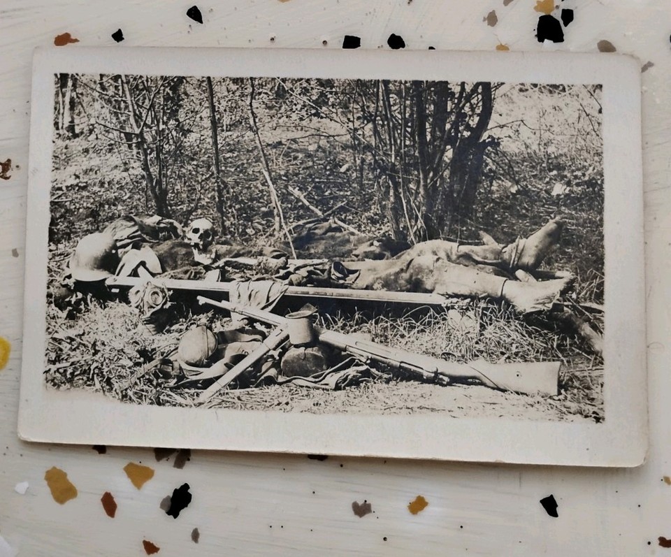 8 RPPC's WW1 DEAD SOLDIERS U.S. MILITARY BODIES GRAVES SKULLS GRUESOME ...